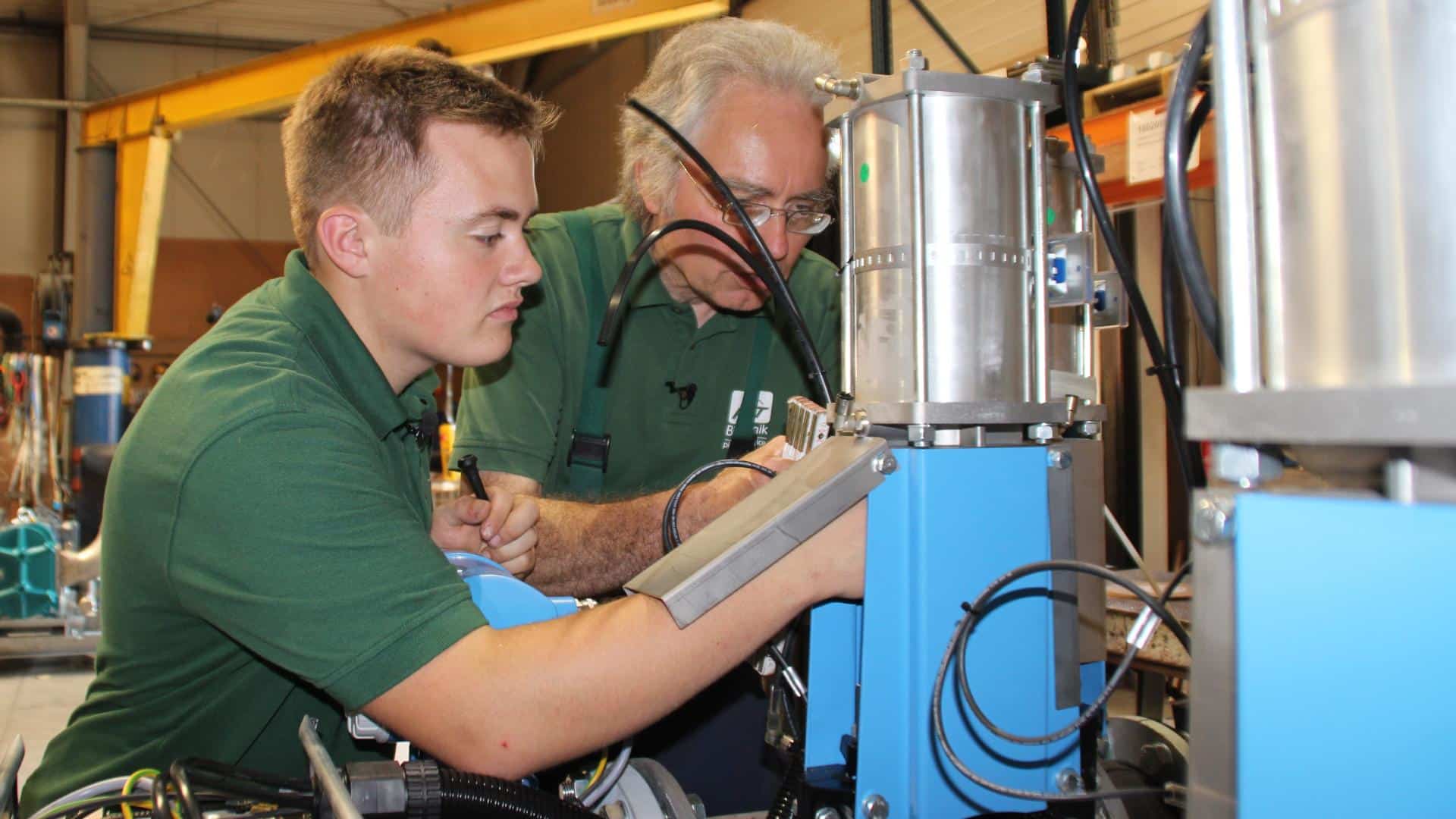 Aufstieg im Handwerk: Geselle bleiben oder den Meister wagen? - Azubot ...